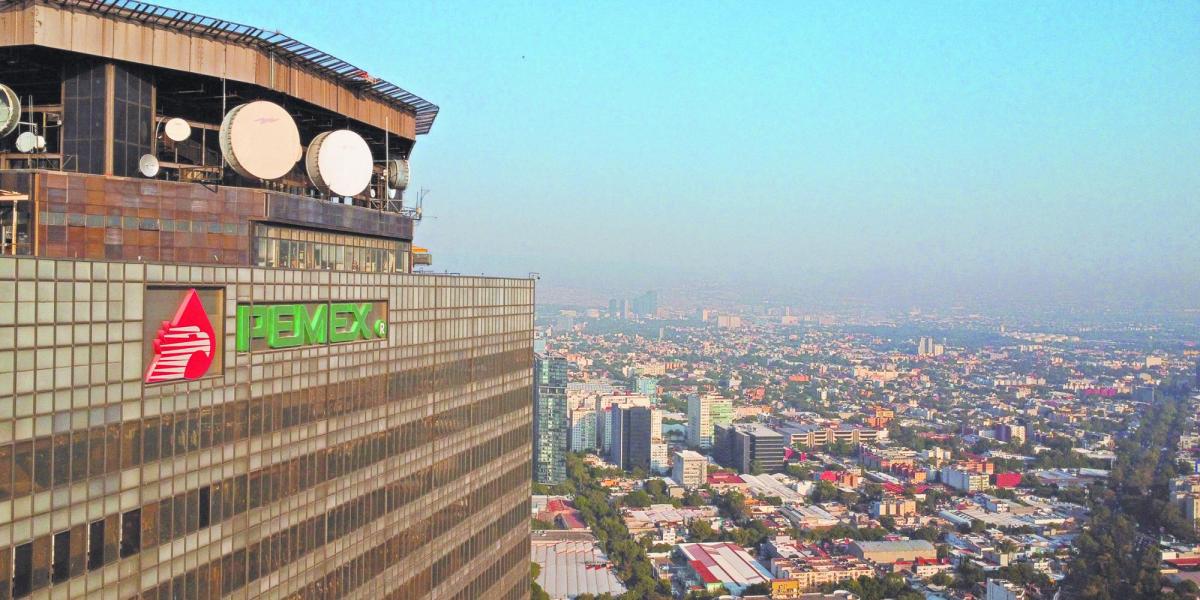 Pemex adjudica cinco contratos mixtos