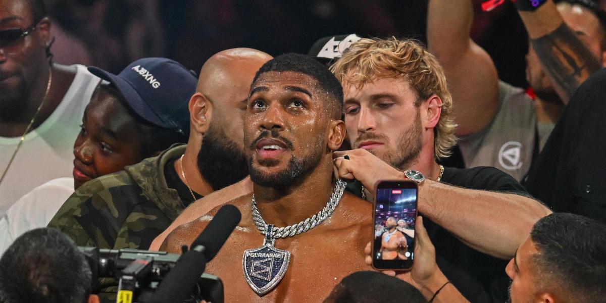 Joshua noquea a Paul, le quiebra la mandíbula y gana el combate de ...