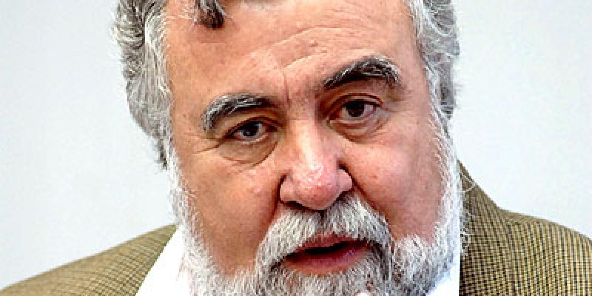 Encinas pide al Chunko dejar su curul