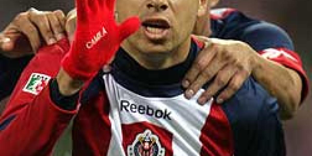 Chivas lo consigue, vence al Puebla 3-2