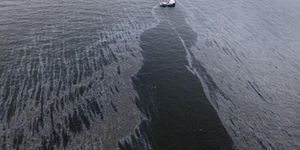 Se extiende marea negra en el Golfo de México