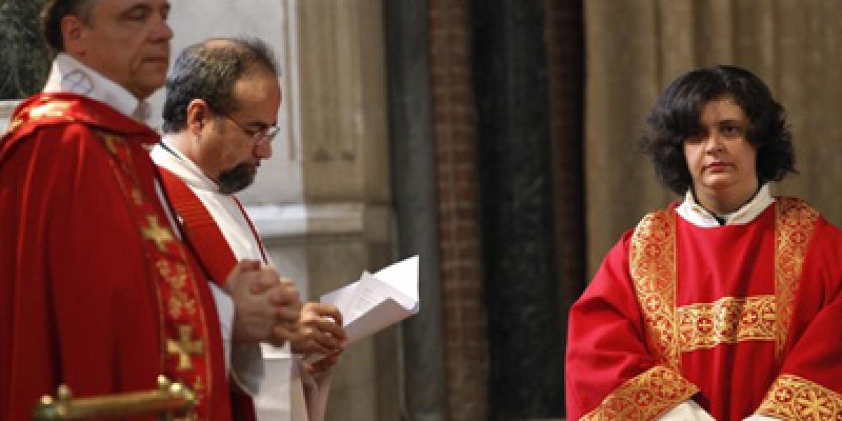 Italia ordena a su primera mujer sacerdote