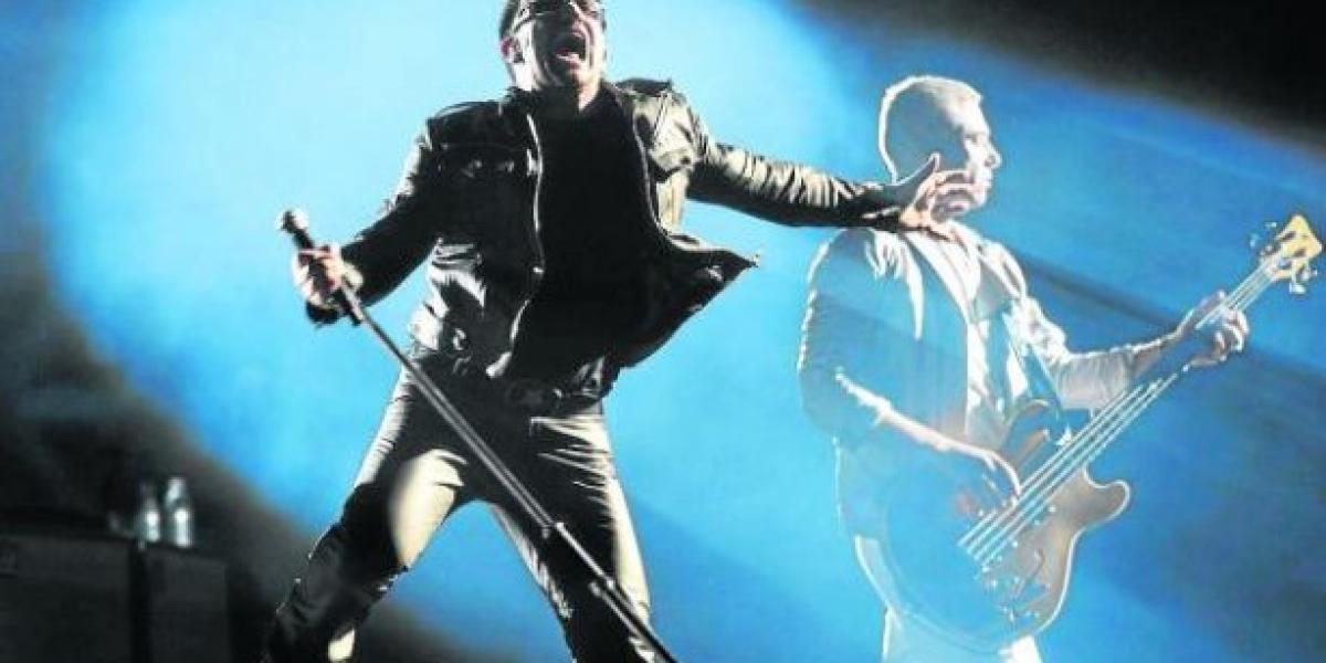 U2 backstage