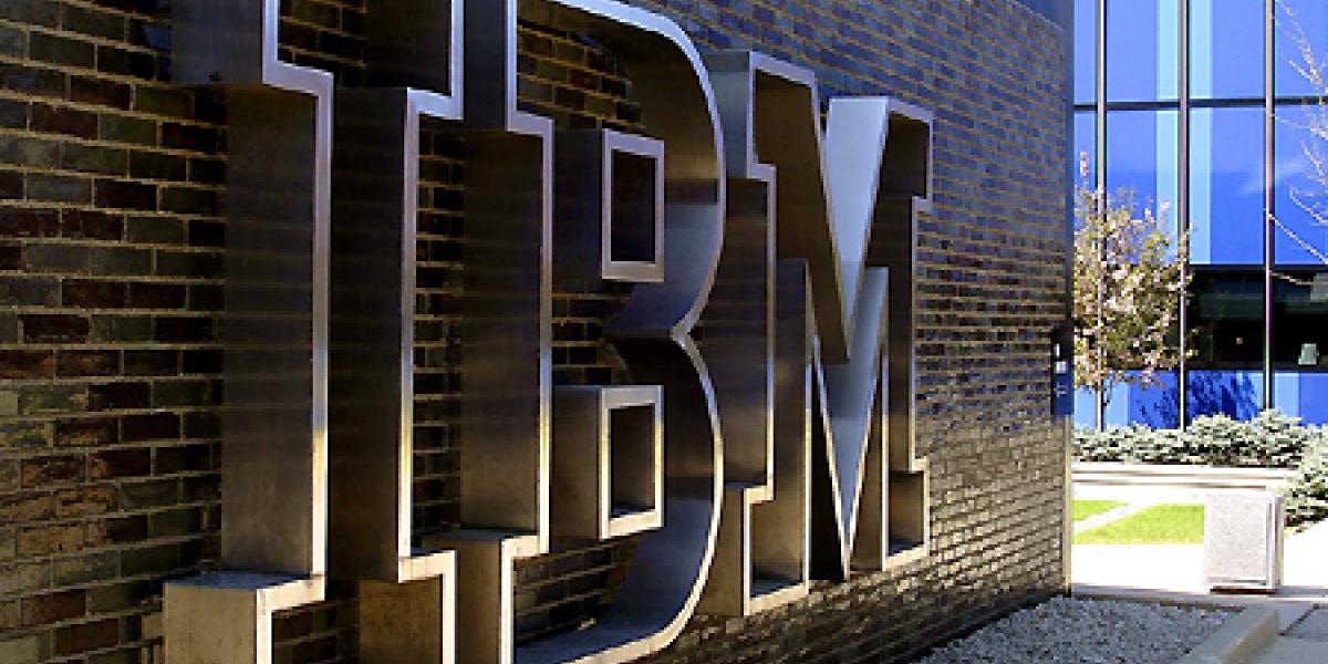 Lanza IBM nuevo servidor para medianas empresas
