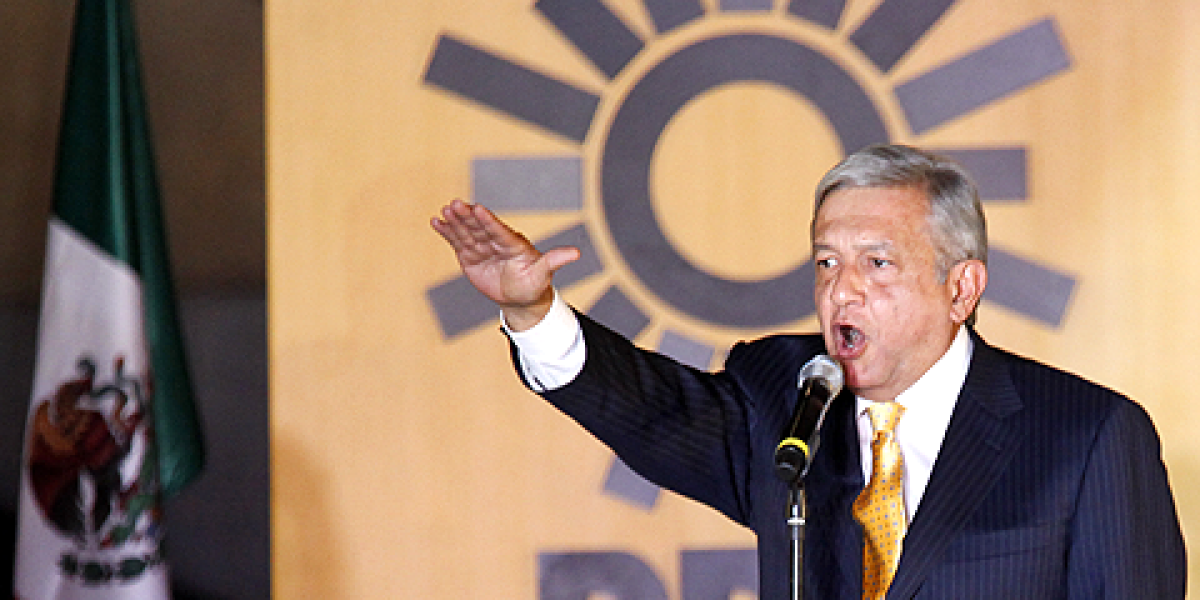 AMLO rinde protesta como presidencial del PRD