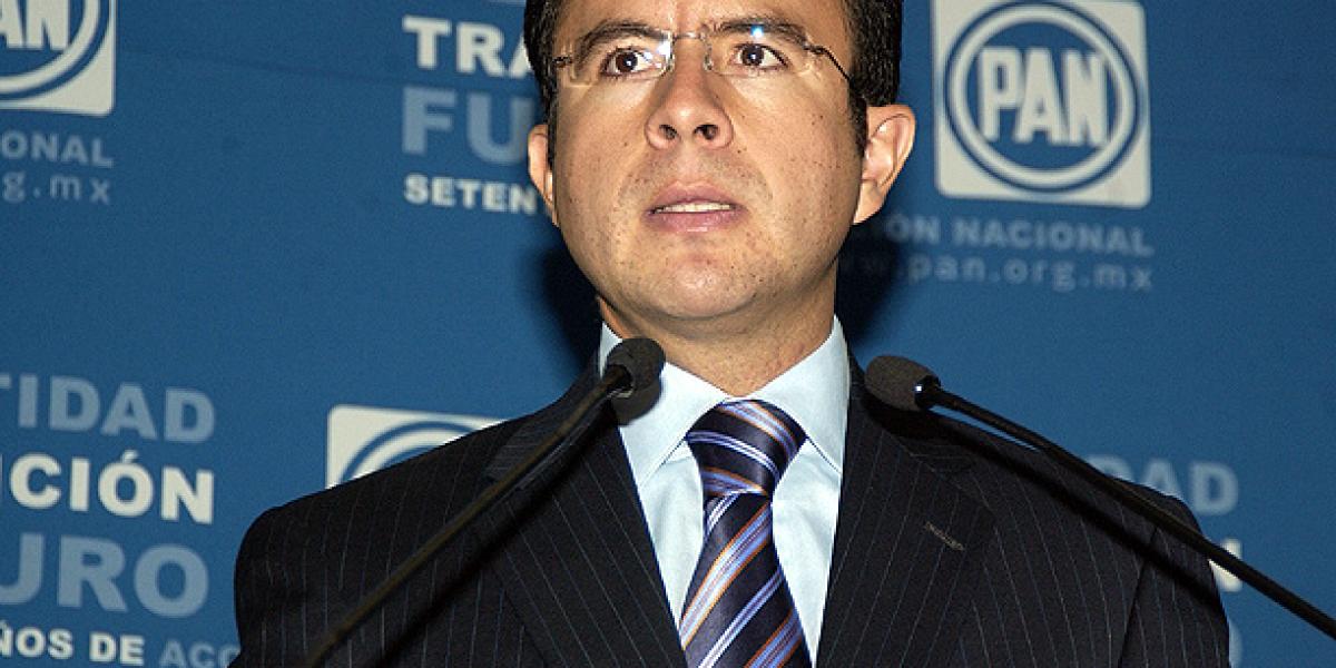 ¿Quién es César Nava Vázquez?