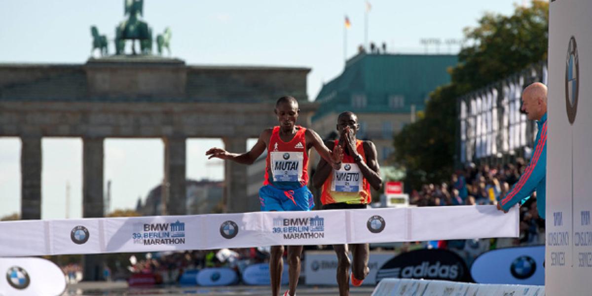Berlín recuerda su historia con el maratón