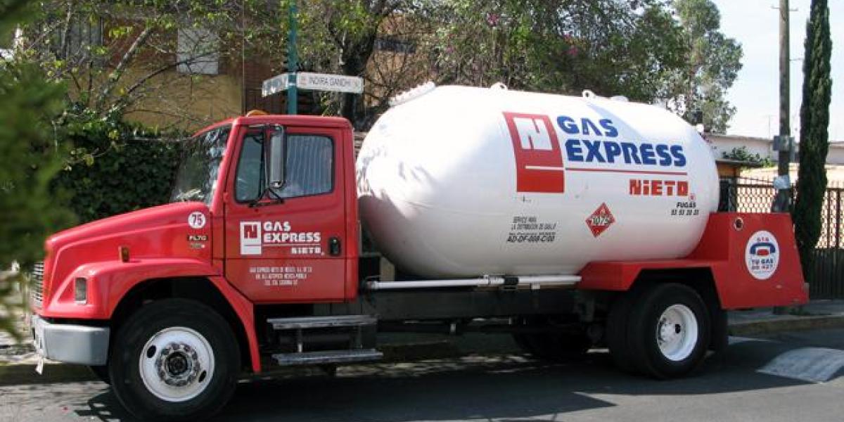 Inmovilizan pipas de Gas Express Nieto en Querétero