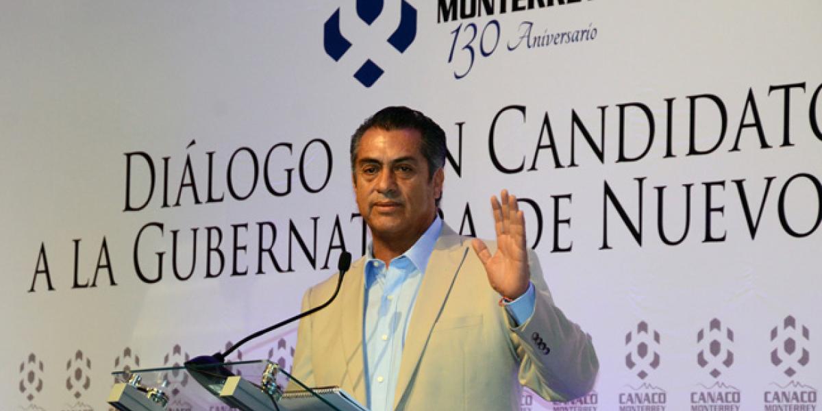 Elizondo Barragán declina a favor de El Bronco