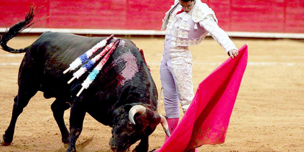 Garibay vuelve por un lugar en La México