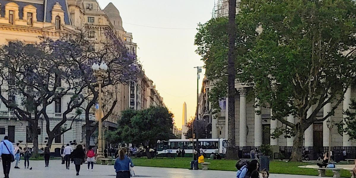 Inflación en Argentina vuelve a moderarse en mayo y cierra en 2.1%