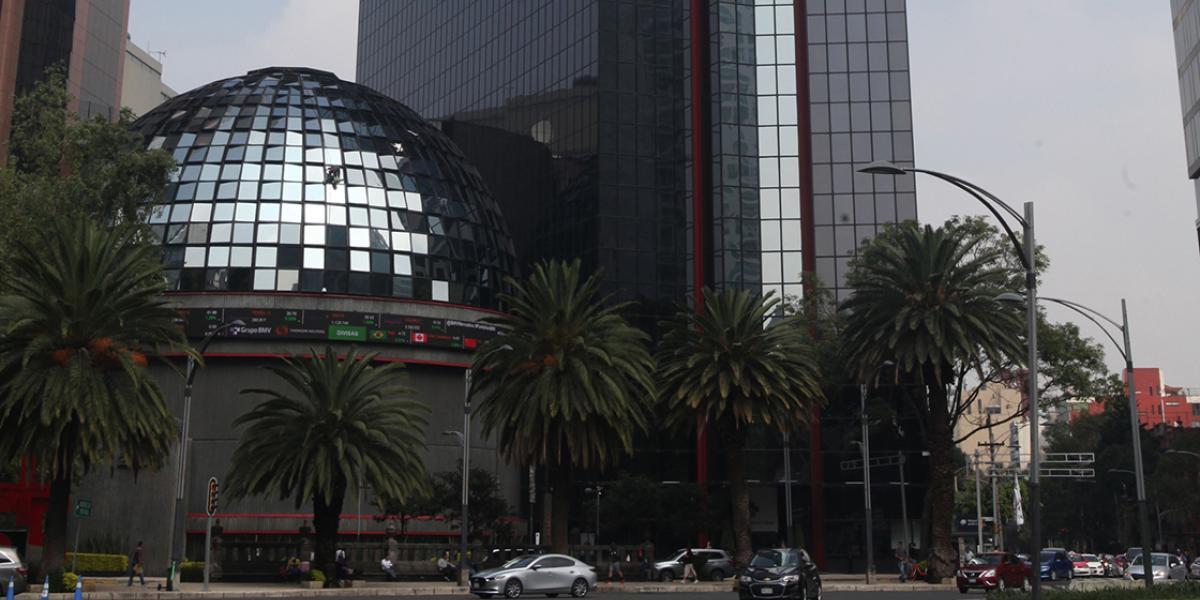 BMV inicia la semana en terreno negativo; destaca fuerte caída de Quálitas
