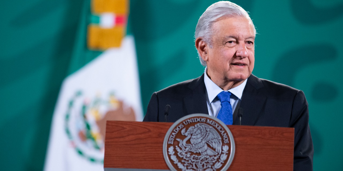 Ante escasez de citas en el SAT, AMLO ofrece simplificar trámites