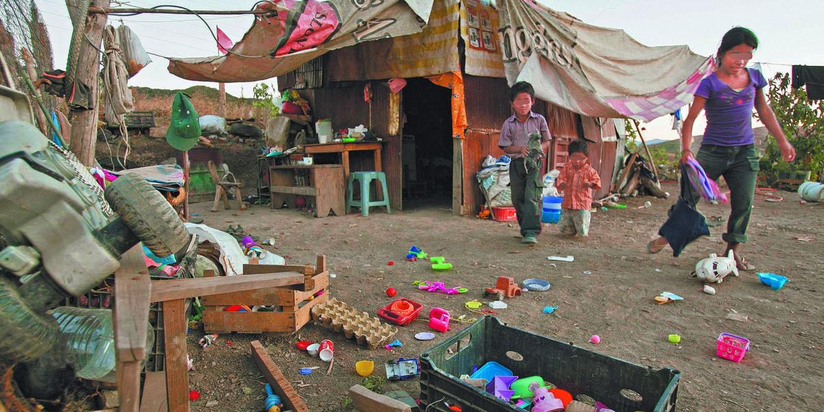 Pobreza en México: 6 de cada 10 personas presentan, al menos, una ...