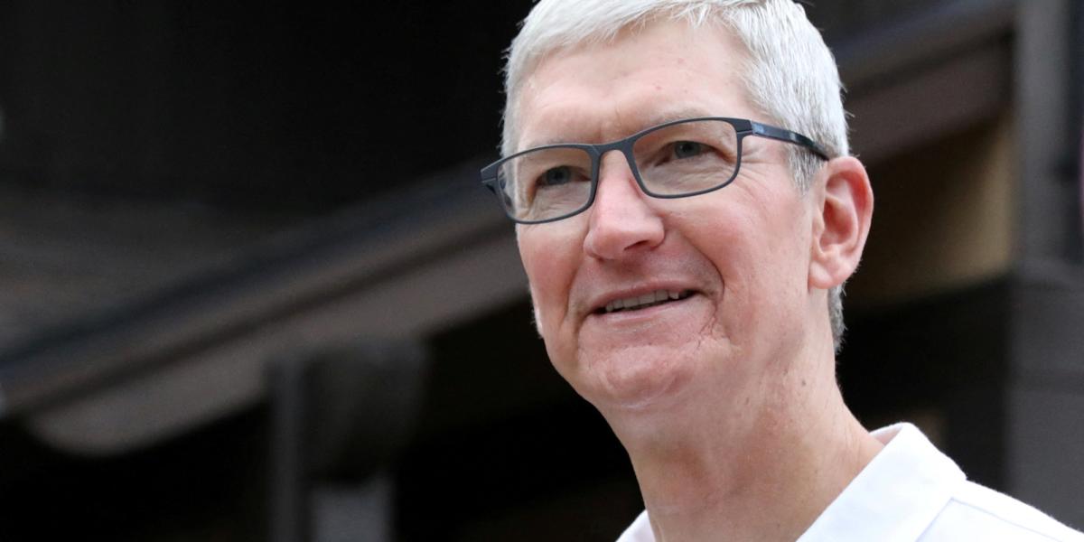 CEO de Apple duplica su participación en Nike y respalda esfuerzo de ...