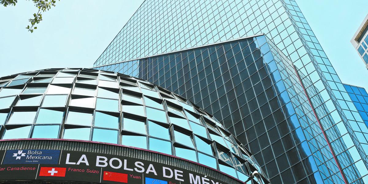 Bolsa mexicana retrocede tras un cierre récord; acciones de Walmex ...
