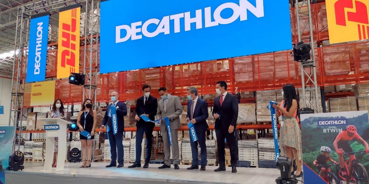Decathlon y DHL inauguran centro de distribución