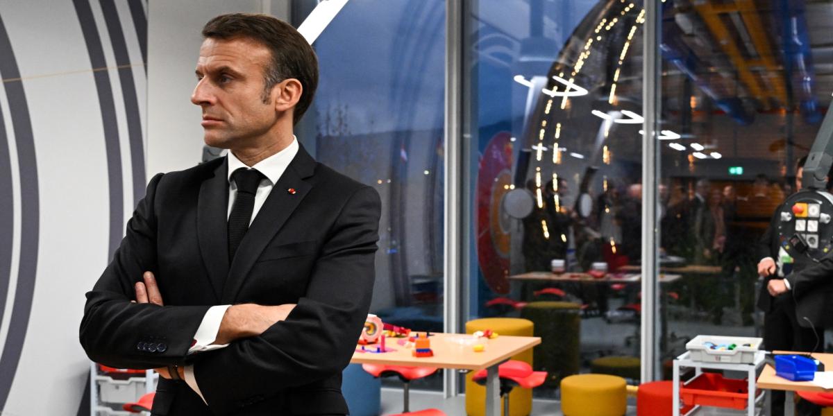 Macron pide que la regulación de la inteligencia artificial no sea ...