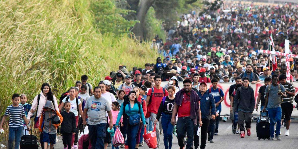Caravana migrante avanza por Chiapas hacia la frontera norte del país