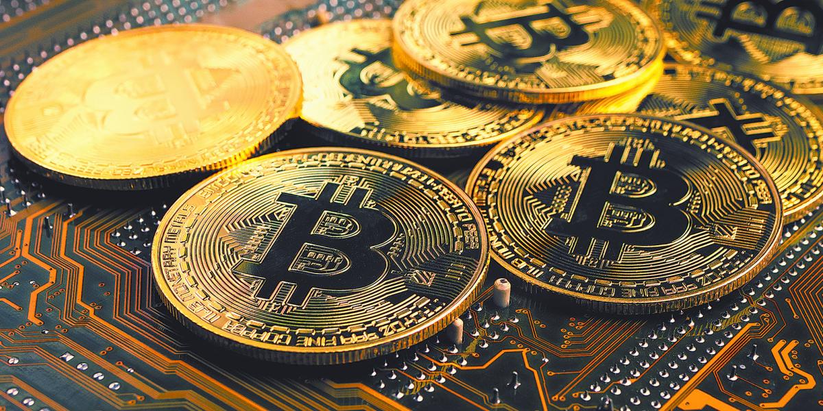 Bitcoin rebasa 60,000 dólares por primera vez desde 2021
