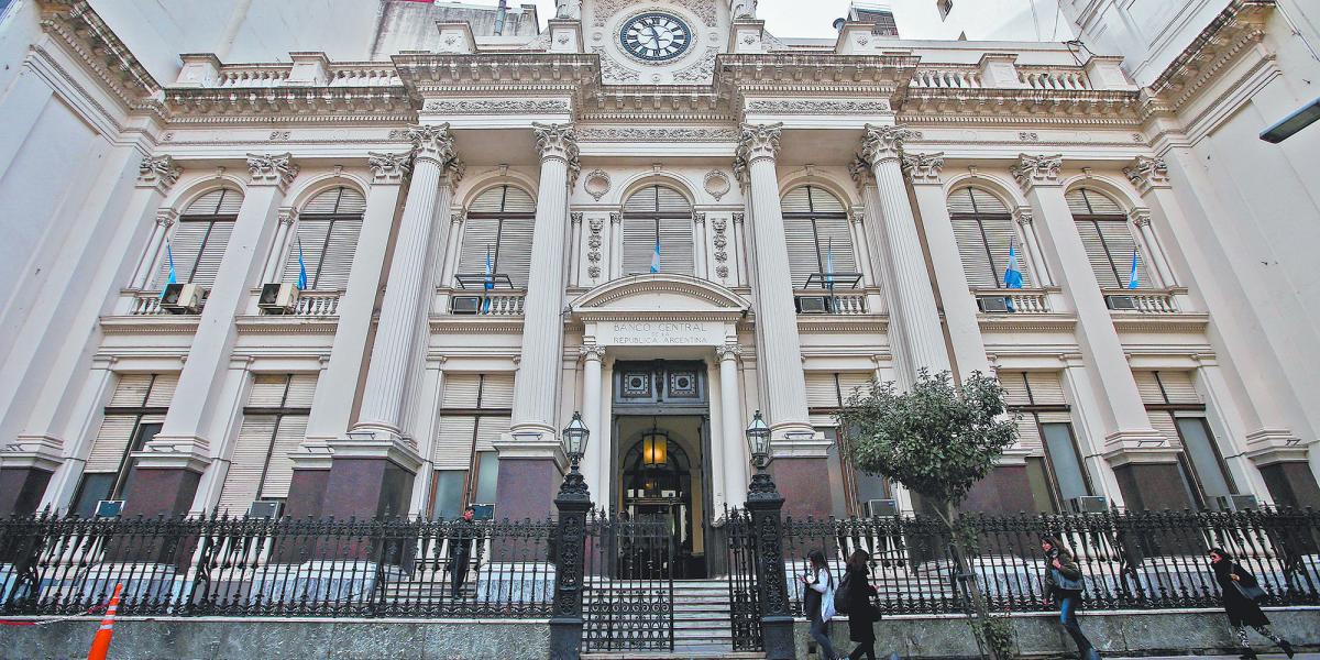 Tesoro de EU anuncia línea "swap" de 20,000 millones de dólares con el ...