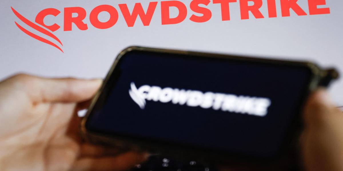 Tras falla a nivel mundial de CrowdStrike inversionistas y clientes ...