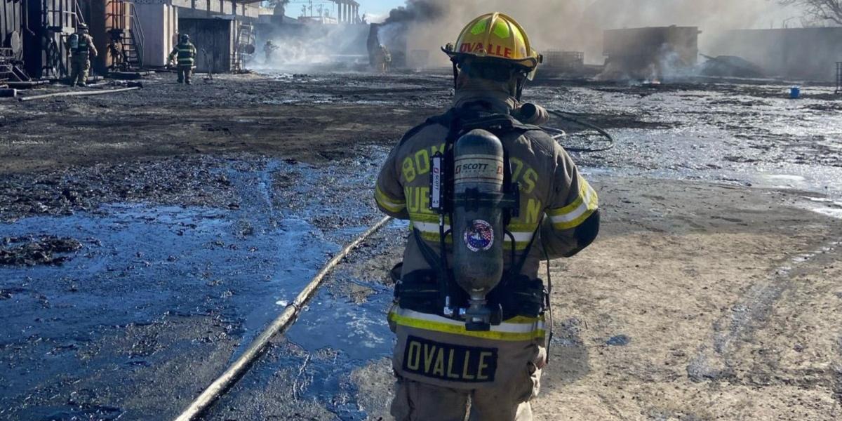 Evacúan a 230 personas por incendio en nave ubicada en el Parque ...
