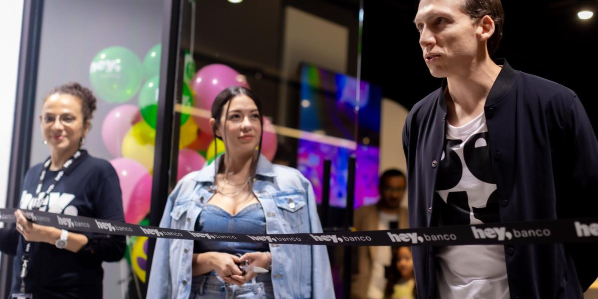 Hey Banco inaugura su Fan Shop en el Centro Comercial Mundo E