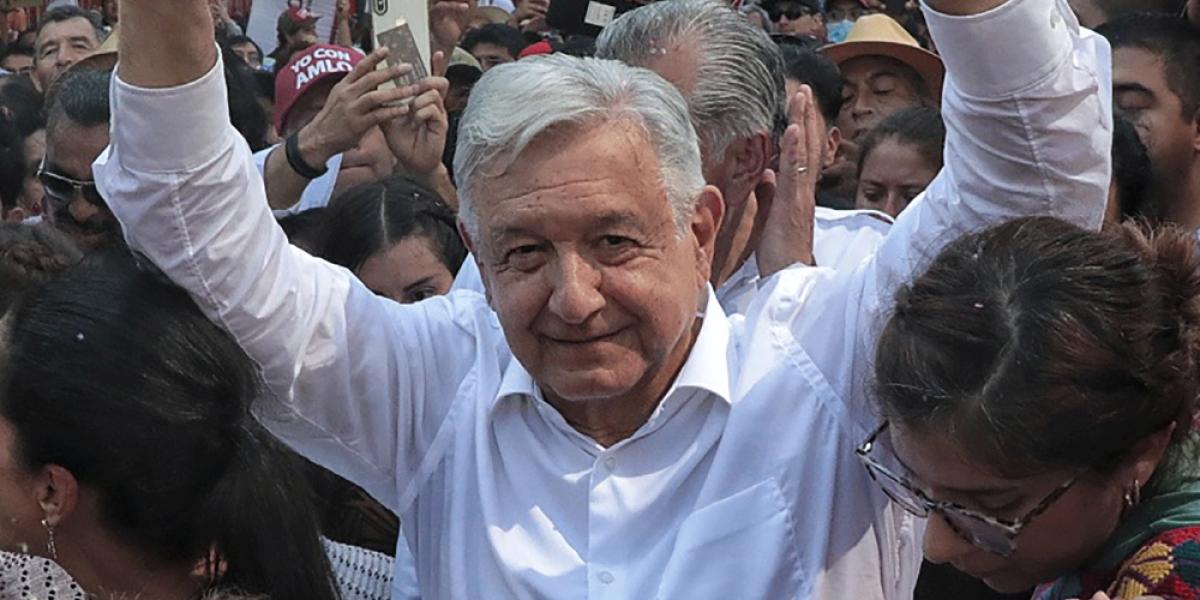 AMLO encabeza multitudinaria marcha en México y muestra músculo de cara ...