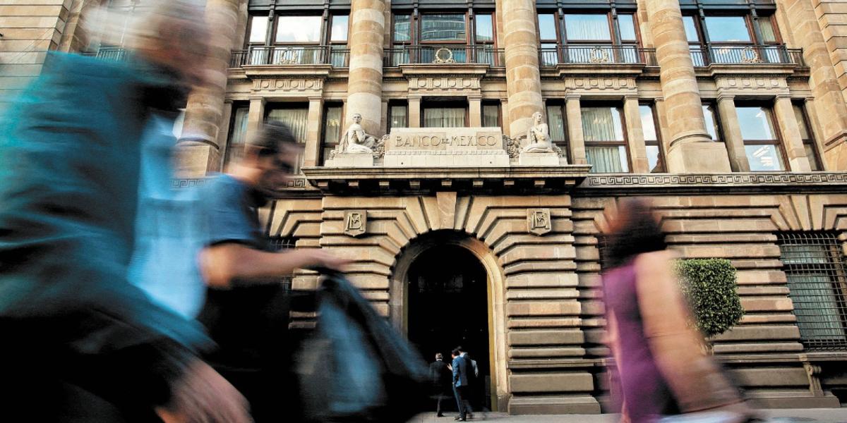 Rendimientos mixtos en subasta de Banxico