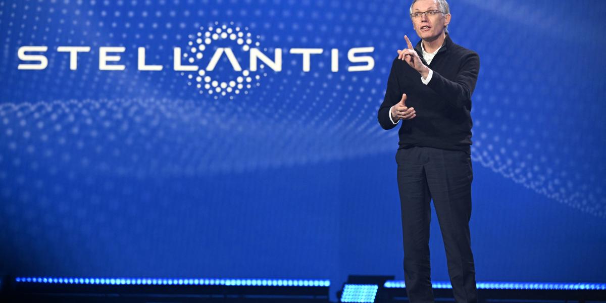 Stellantis anuncia el retiro de su CEO Carlos Tavares en 2026