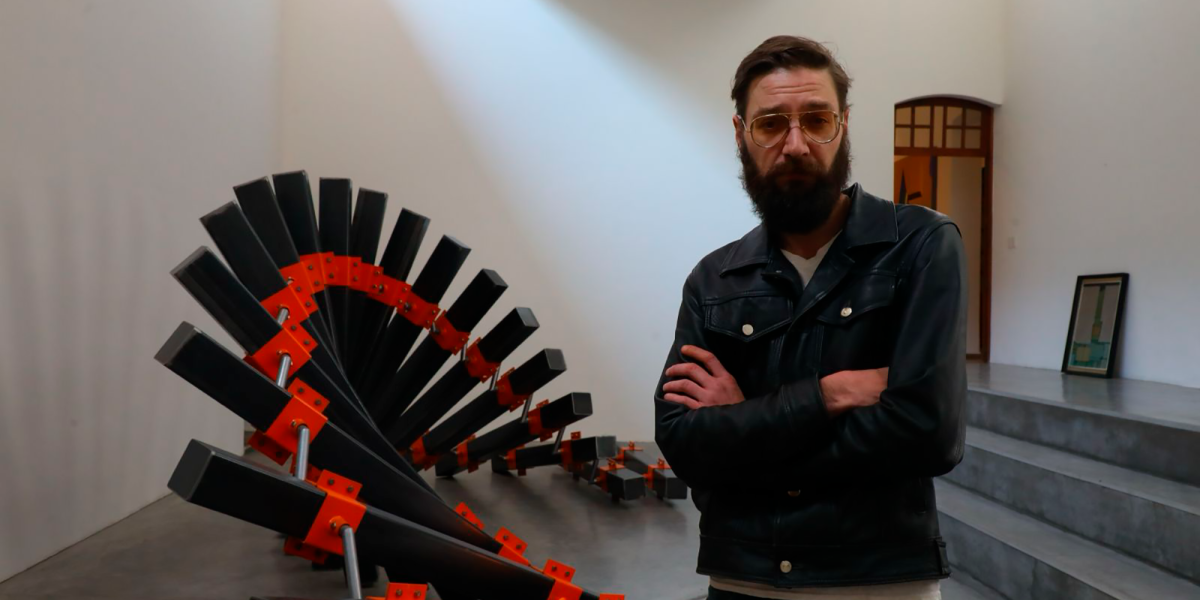 Estructuras?”, cuestiona Luke Hart con su obra escultórica