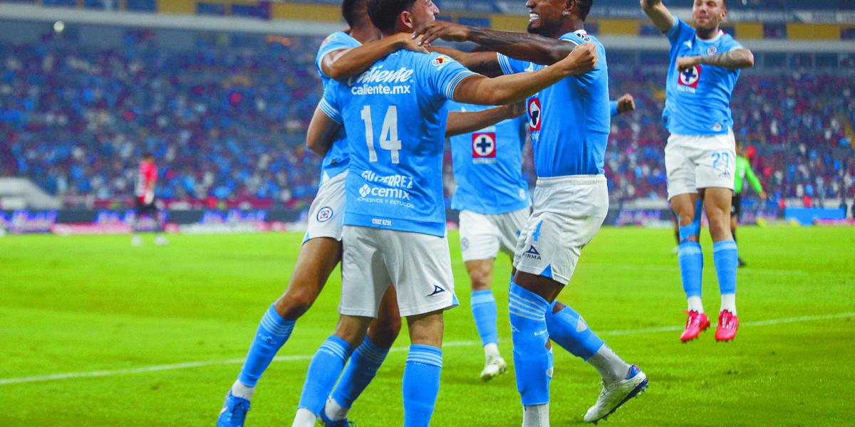 Cruz Azul vence 3-2 a Pumas con doblete de argentino Rotondi