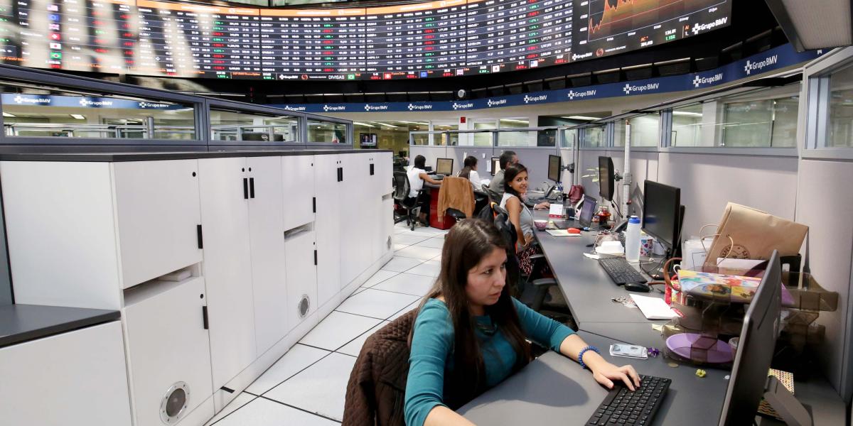 Bolsa mexicana avanza impulsada por Walmex