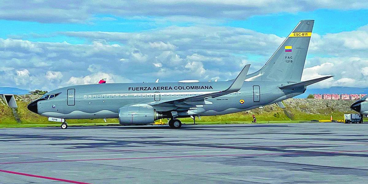 Colombia envía avión a San Diego, por migrantes