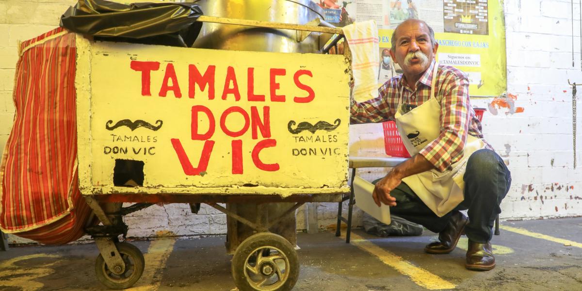 Día de la Candelaria: "Don Vic", 40 años siendo el tamalero más famoso de Tepito