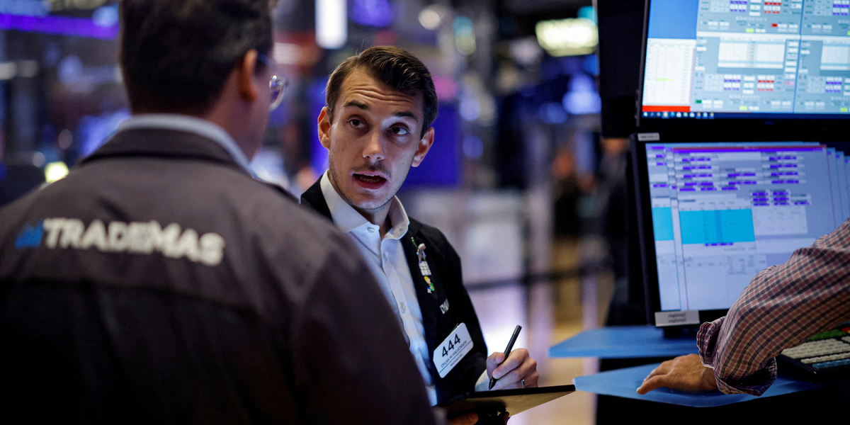 Wall Street cae tras declaraciones de Donald Trump; el Nasdaq baja más ...