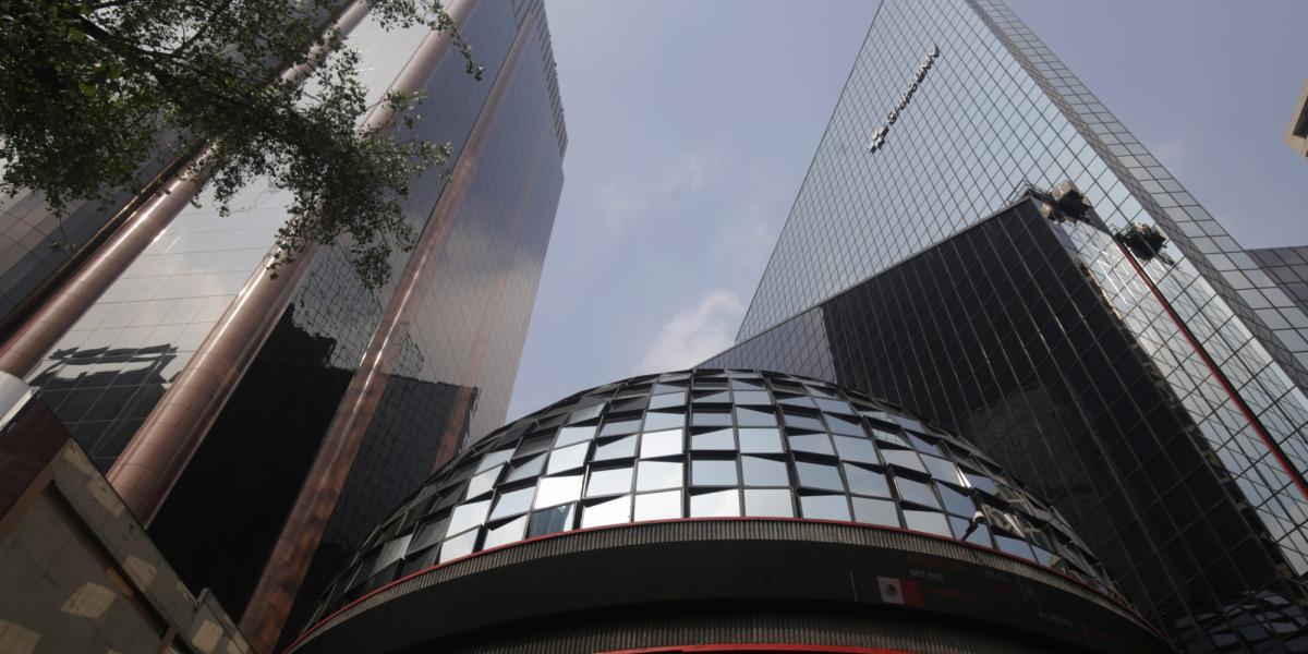 Bolsa mexicana retrocede levemente; acciones de Becle y Orbia lideran ...
