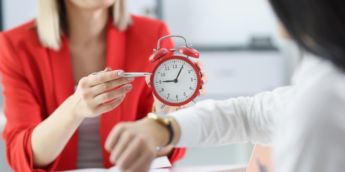 Llegar tarde al trabajo: ¿Cuál es el límite legal para sancionar un retardo?