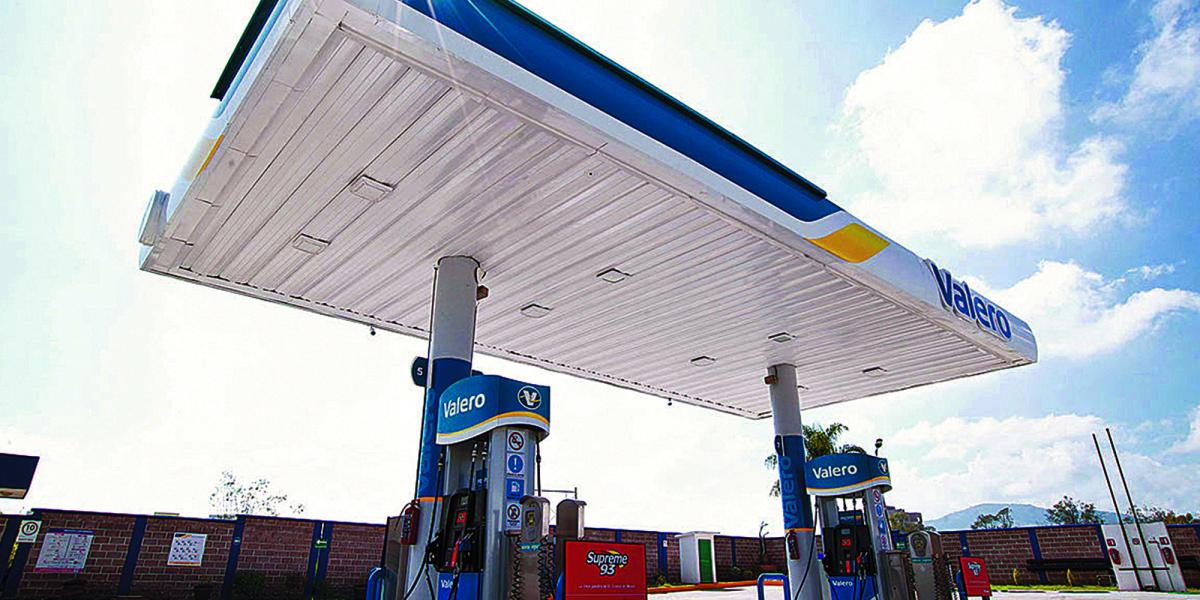 Valero recupera su licencia para importar gasolinas a México