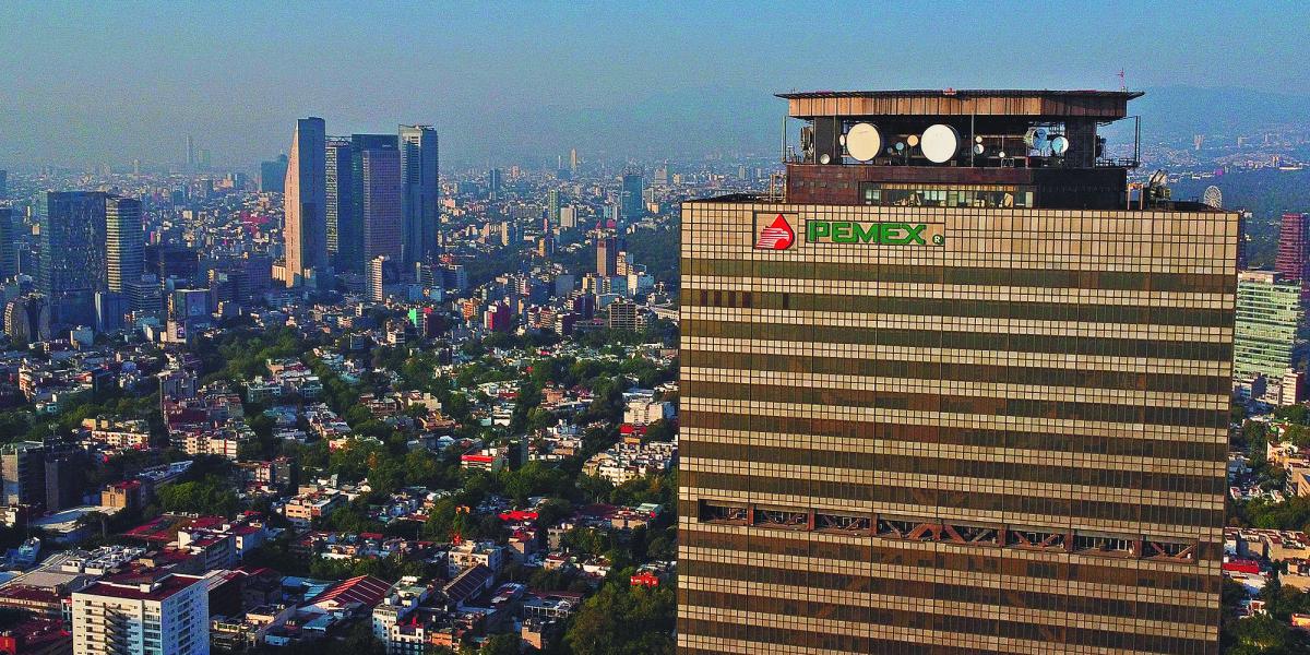 Pemex recortará 1.4% de su personal de confianza