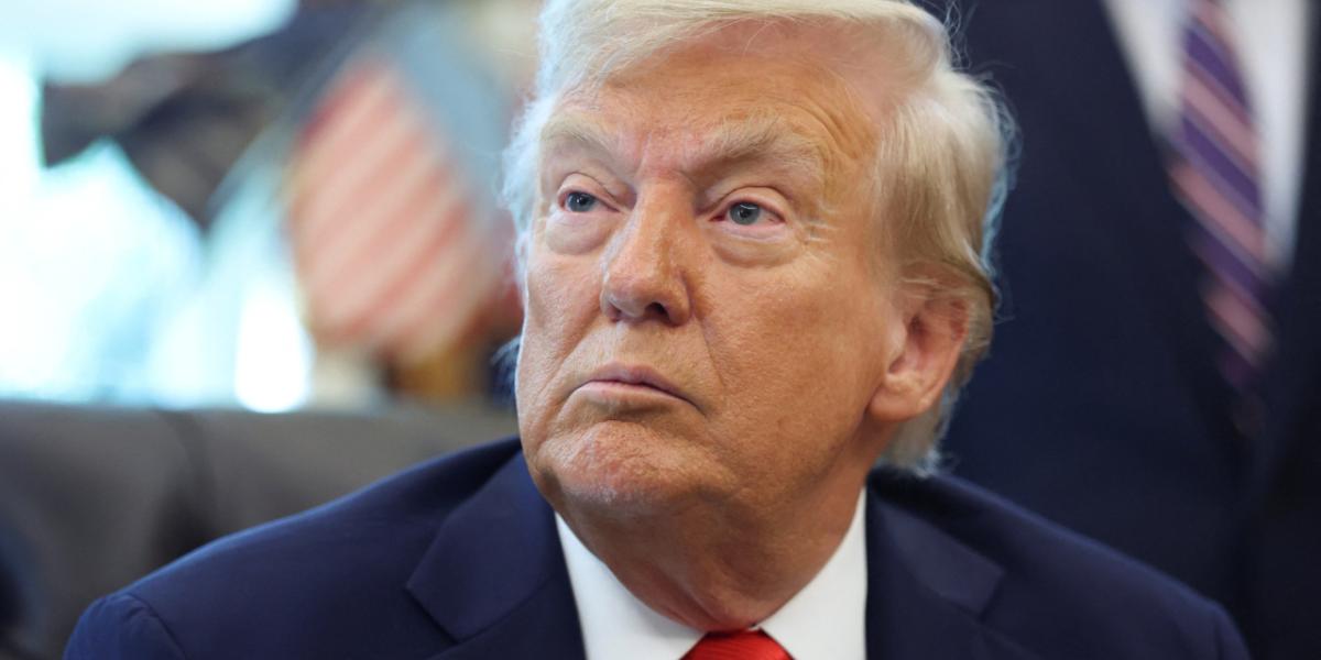 Trump vuelve a presionar a la FCC para que revoque licencias de las ...