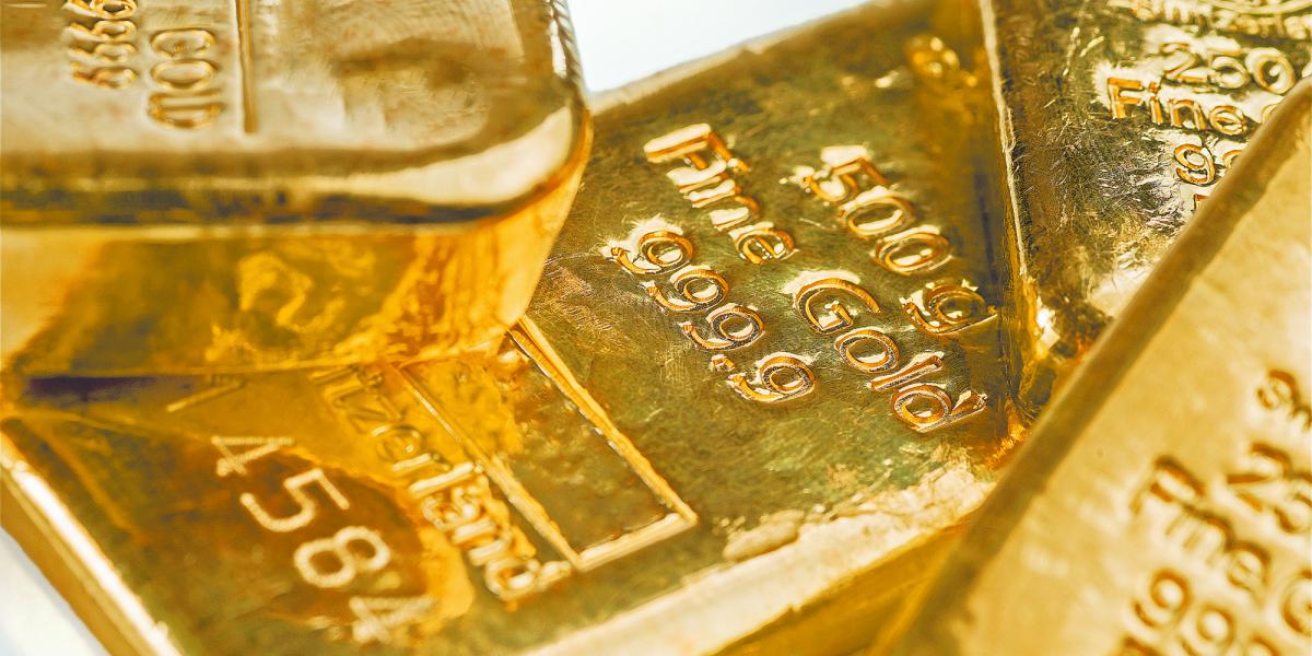 Oro alcanza un máximo récord y bordea los 3,600 dólares tras débiles ...