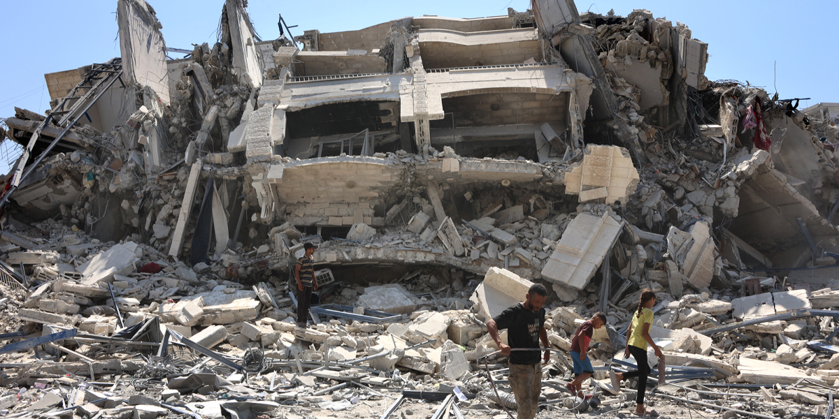 Israel destruye edificio en Gaza y Hamás publica video de rehenes en el ...