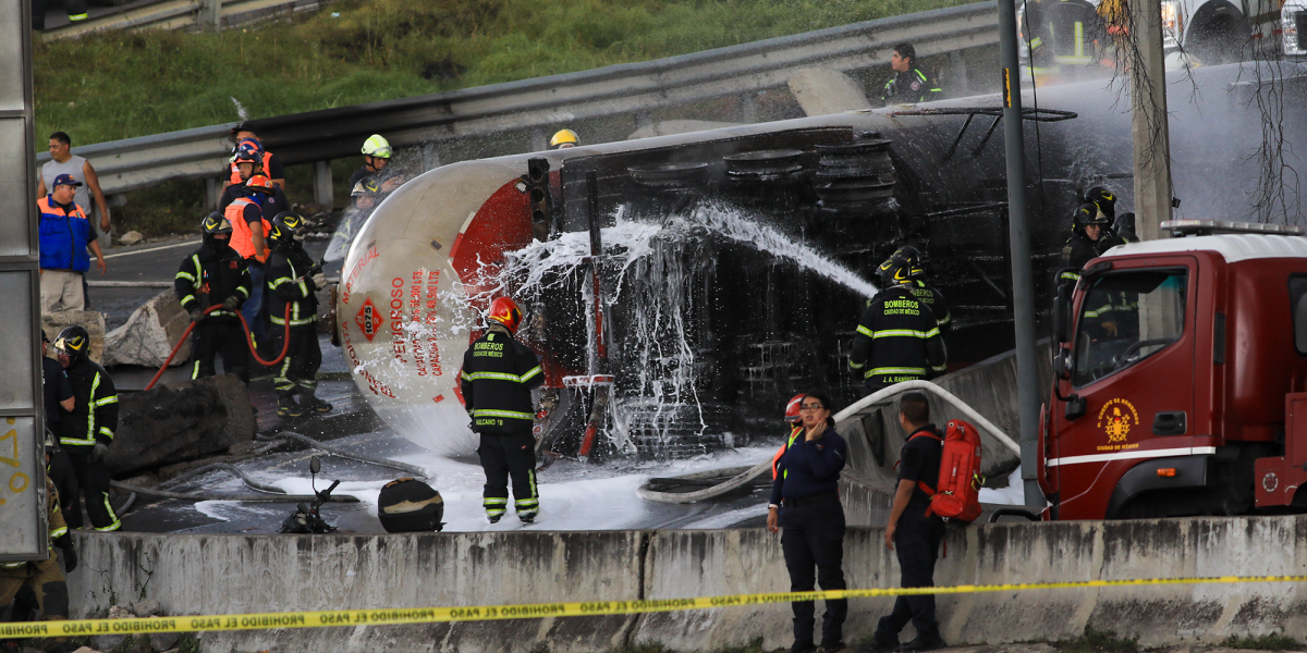 Explosión de pipa de gas en Iztapalapa deja saldo de al menos tres ...