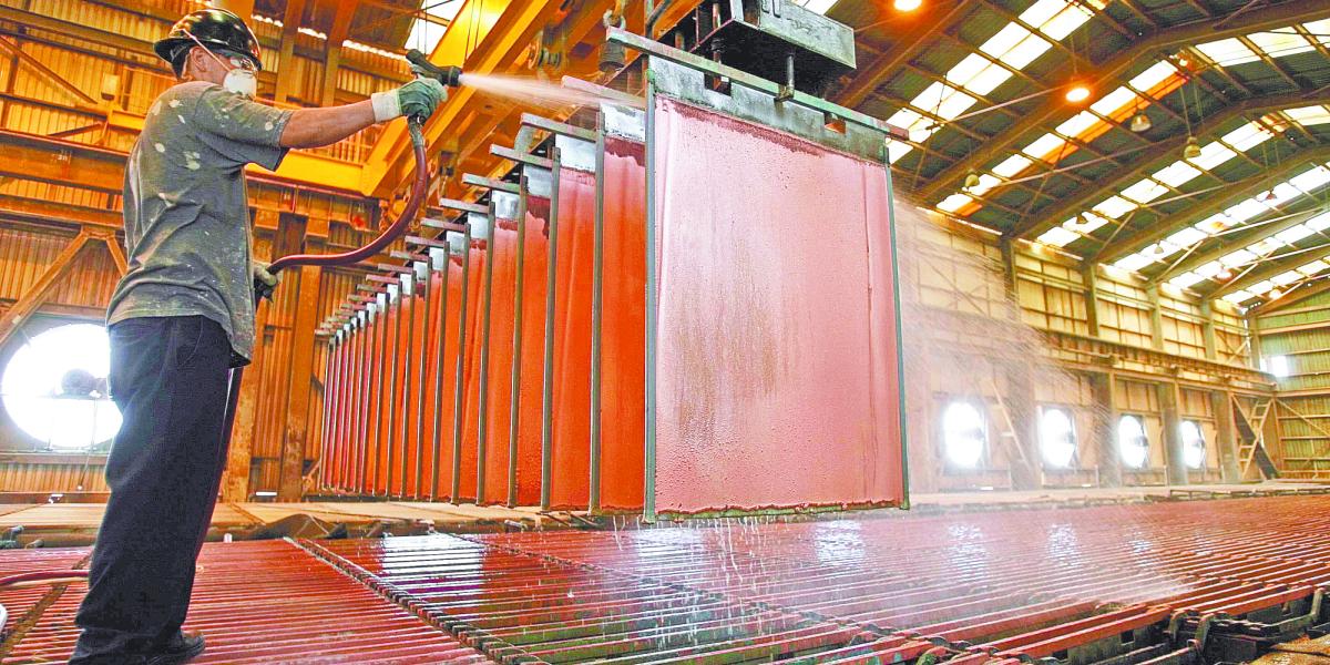 Economía inicia cancelación de 805 concesiones mineras