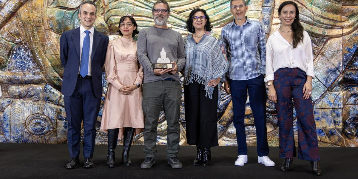 Rodrigo Solís obtiene el Premio Primera Novela 2025 SEP—Amazon