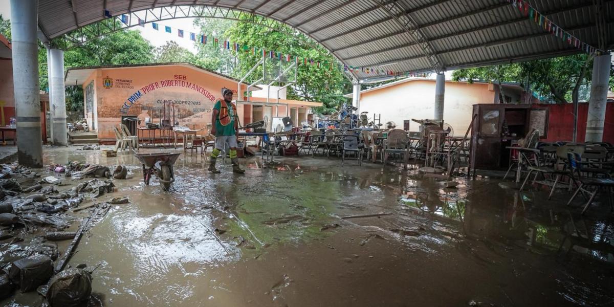 Más de 182,000 estudiantes afectados por lluvias torrenciales regresan ...