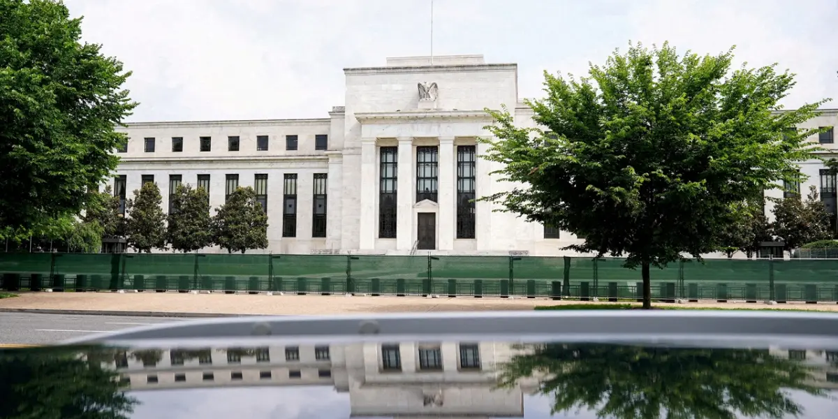 Fed aplica tercer recorte al hilo, lleva la tasa a un rango de 3.50-3.75%
