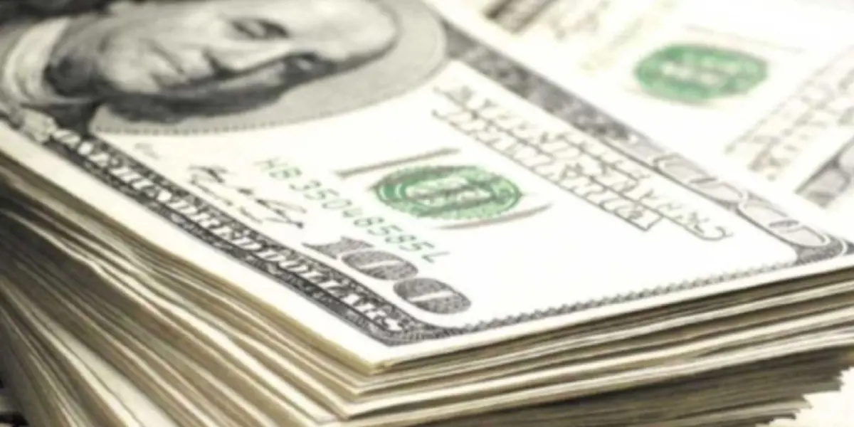 Peso se deprecia levemente por avance del dólar; espera datos clave